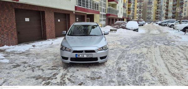 Pelēks Mitsubishi Lancer 2008 Viļņa, ar dzinēja tilpumu 1.58 L un nobraukumu 313 tūkst. km par 2600 €, foto 2 vietnē AUTOMOTO.COM.LV