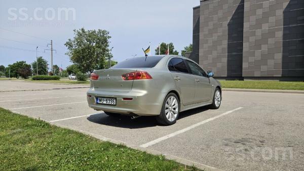 Grey Mitsubishi Lancer 2008 in Riga, with an engine capacity of 1.80 L and mileage of 240 thousand km for 2300 €, photo 3 on AUTOMOTO.COM.LV