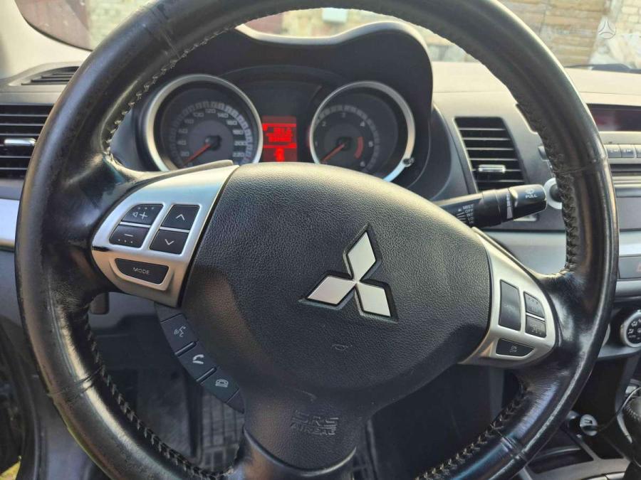 Grey Mitsubishi Lancer 2008 in Pakruojis, with an engine capacity of 1.97 L and mileage of 235 thousand km for 1850 €, photo 12 on AUTOMOTO.COM.LV