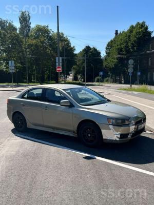 Pelēks Mitsubishi Lancer 2008 Rīga, ar dzinēja tilpumu 1.80 L un nobraukumu 243 tūkst. km par 800 €, foto 3 vietnē AUTOMOTO.COM.LV