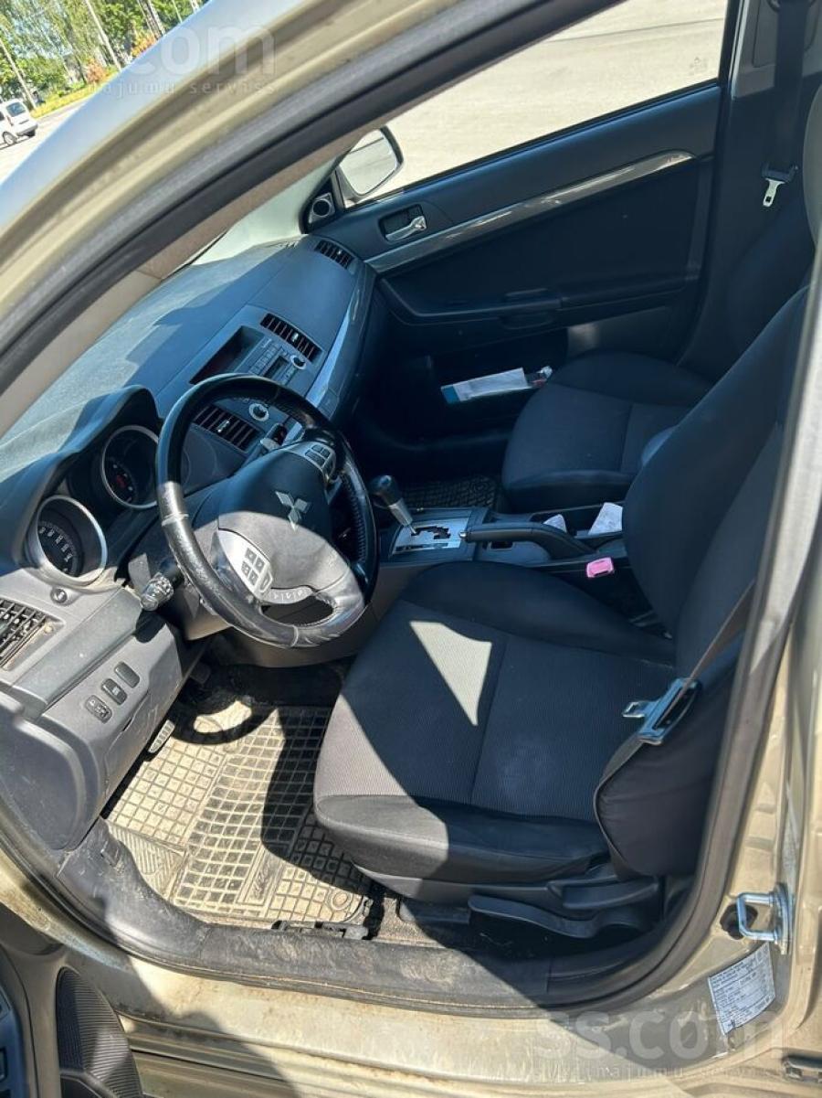 Pelēks Mitsubishi Lancer 2008 Rīga, ar dzinēja tilpumu 1.80 L un nobraukumu 243 tūkst. km par 800 €, foto 6 vietnē AUTOMOTO.COM.LV