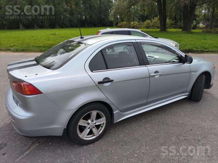 Pelēks Mitsubishi Lancer 2008 Rīga, ar dzinēja tilpumu 1.80 L un nobraukumu 257 tūkst. km par 1100 €, foto 4 vietnē AUTOMOTO.COM.LV