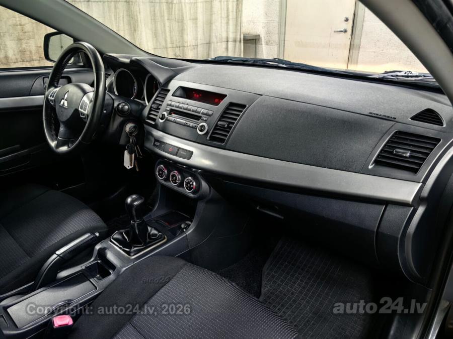 Pelēks Mitsubishi Lancer 2009 Viljandi, ar dzinēja tilpumu 1.80 L un nobraukumu 168 tūkst. km par 3990 €, foto 5 vietnē AUTOMOTO.COM.LV