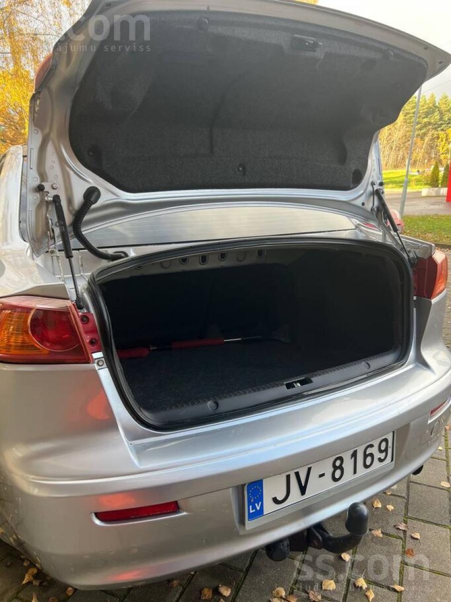 Pelēks Mitsubishi Lancer 2010 Rīga, ar dzinēja tilpumu 2.00 L un nobraukumu 227 tūkst. km par 3499 €, foto 4 vietnē AUTOMOTO.COM.LV