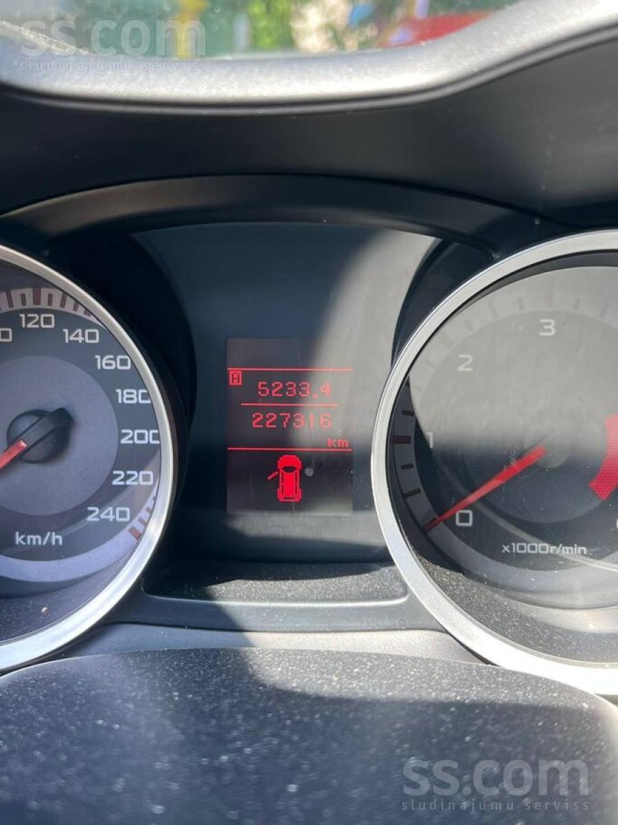 Pelēks Mitsubishi Lancer 2010 Rīga, ar dzinēja tilpumu 2.00 L un nobraukumu 227 tūkst. km par 3499 €, foto 12 vietnē AUTOMOTO.COM.LV