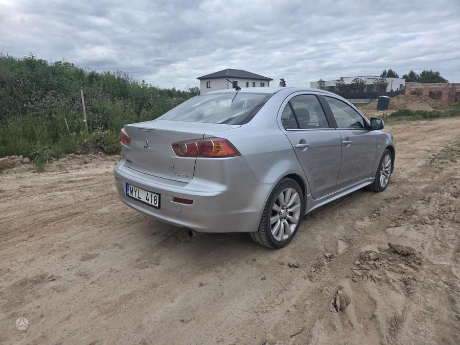 Grey Mitsubishi Lancer 2010 in Vilnius, with an engine capacity of 1.97 L and mileage of 204 thousand km for 1750 €, photo 6 on AUTOMOTO.COM.LV