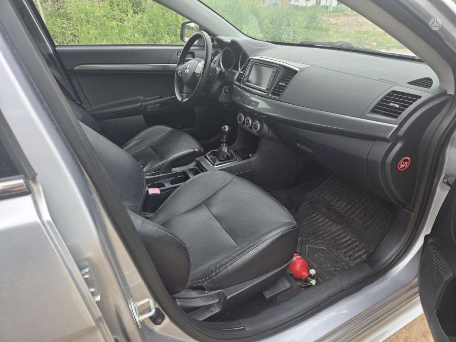 Grey Mitsubishi Lancer 2010 in Vilnius, with an engine capacity of 1.97 L and mileage of 204 thousand km for 1750 €, photo 10 on AUTOMOTO.COM.LV