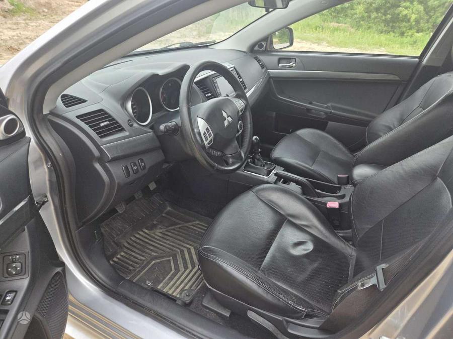Grey Mitsubishi Lancer 2010 in Vilnius, with an engine capacity of 1.97 L and mileage of 204 thousand km for 1750 €, photo 13 on AUTOMOTO.COM.LV