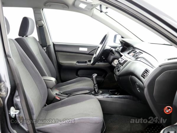 Pelēks Mitsubishi Lancer 2003 Tallina, ar dzinēja tilpumu 1.60 L un nobraukumu 163 tūkst. km par 1499 €, foto 6 vietnē AUTOMOTO.COM.LV