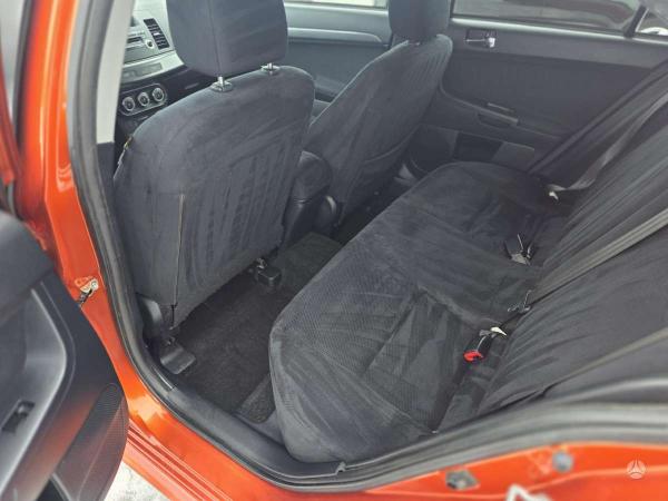 Oranžs Mitsubishi Lancer 2010 Marijampole, ar dzinēja tilpumu 2.00 L un nobraukumu 277 tūkst. km par 6950 €, foto 11 vietnē AUTOMOTO.COM.LV