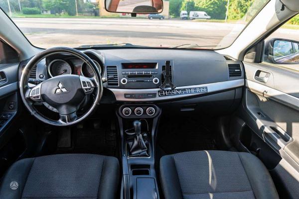 Red Mitsubishi Lancer 2008 in Vilnius, with an engine capacity of 1.80 L and mileage of 207 thousand km for 2300 €, photo 7 on AUTOMOTO.COM.LV