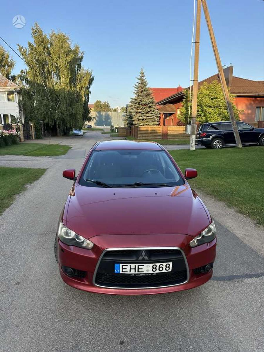 Red Mitsubishi Lancer 2009 in Vilnius, with an engine capacity of 1.80 L and mileage of 249 thousand km for 1950 €, photo 3 on AUTOMOTO.COM.LV