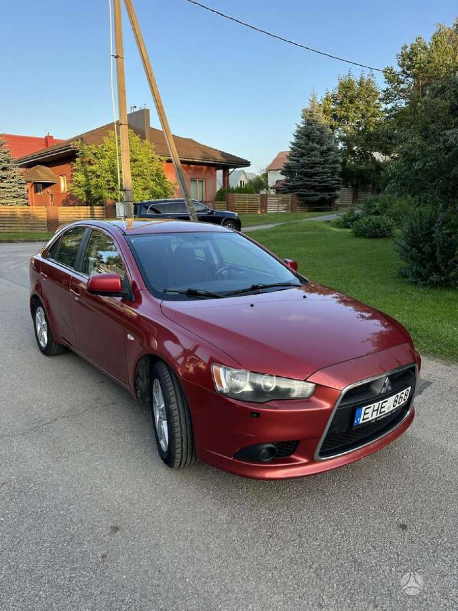 Red Mitsubishi Lancer 2009 in Vilnius, with an engine capacity of 1.80 L and mileage of 249 thousand km for 1950 €, photo 4 on AUTOMOTO.COM.LV