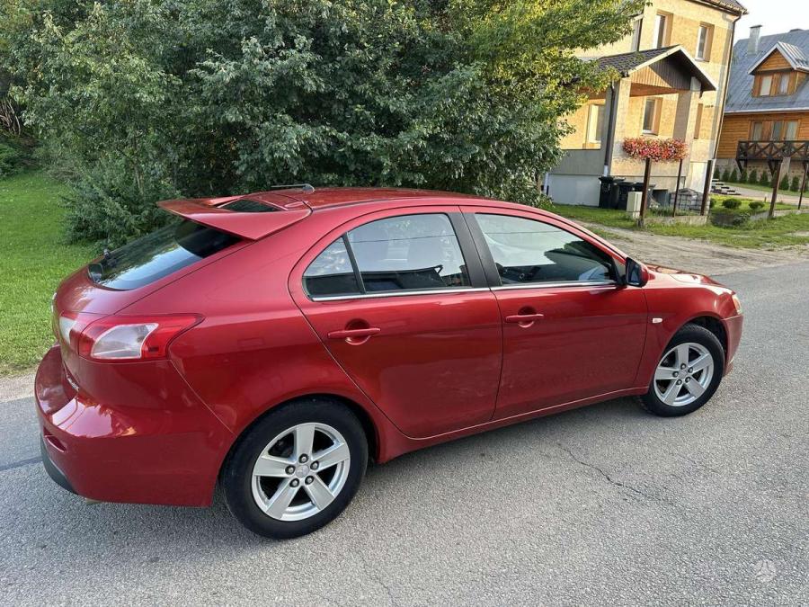 Red Mitsubishi Lancer 2009 in Vilnius, with an engine capacity of 1.80 L and mileage of 249 thousand km for 1950 €, photo 5 on AUTOMOTO.COM.LV