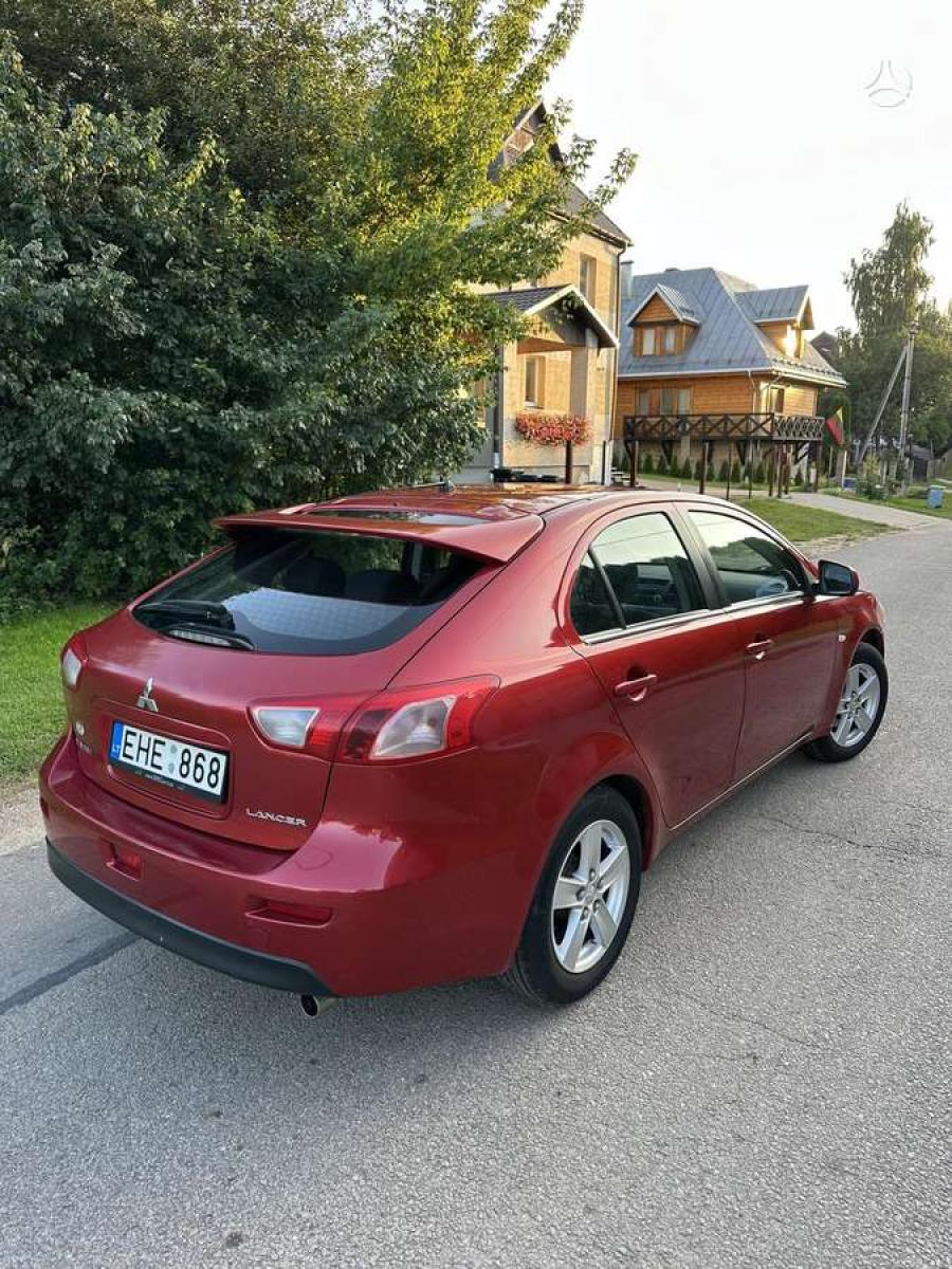 Red Mitsubishi Lancer 2009 in Vilnius, with an engine capacity of 1.80 L and mileage of 249 thousand km for 1950 €, photo 6 on AUTOMOTO.COM.LV