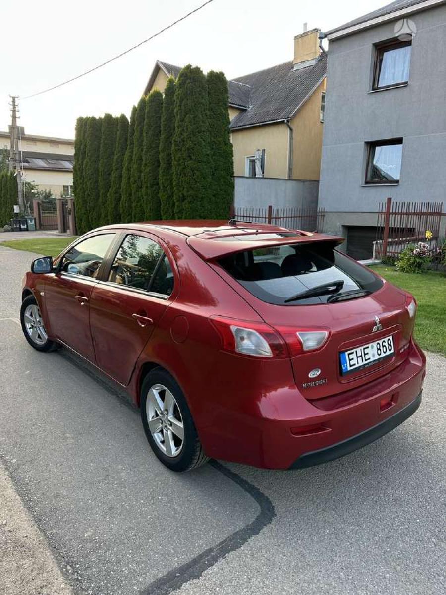 Red Mitsubishi Lancer 2009 in Vilnius, with an engine capacity of 1.80 L and mileage of 249 thousand km for 1950 €, photo 8 on AUTOMOTO.COM.LV