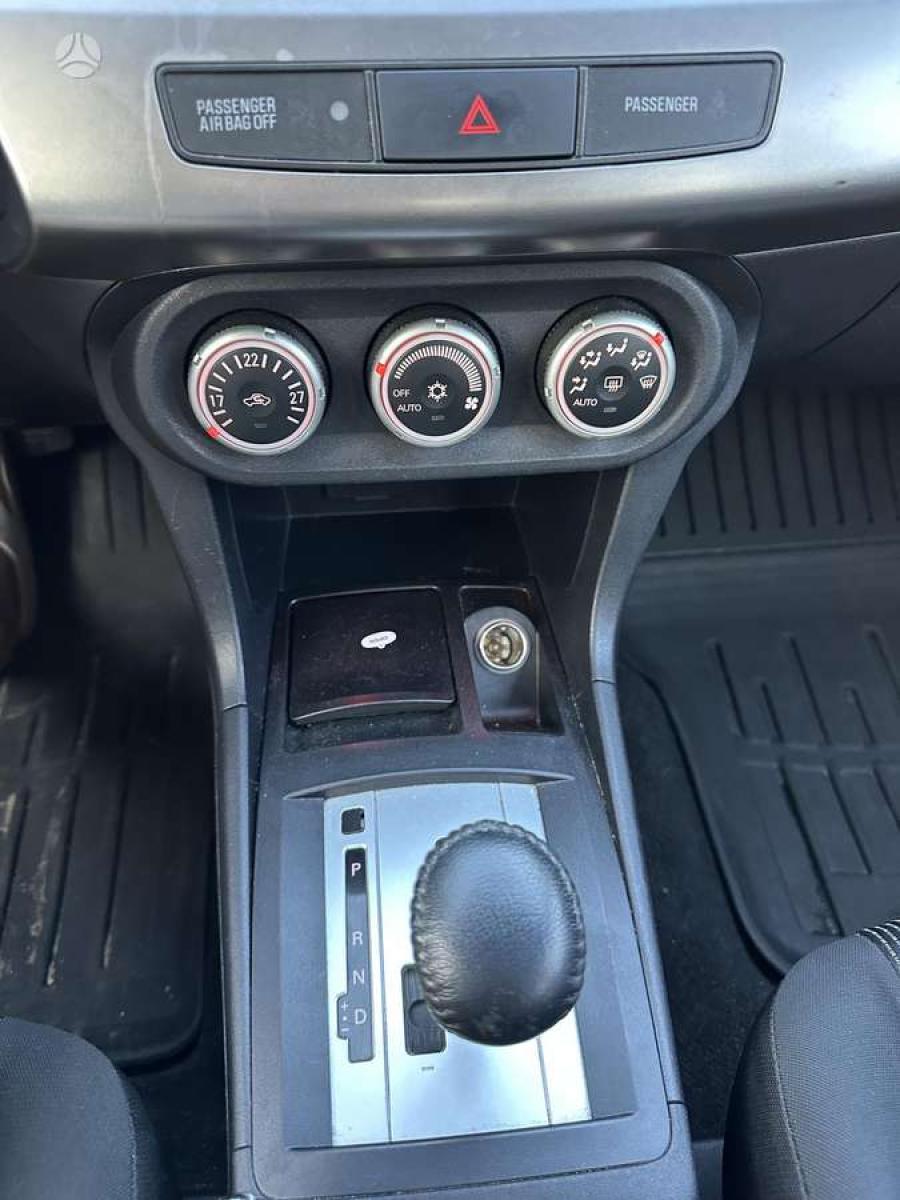 Red Mitsubishi Lancer 2009 in Vilnius, with an engine capacity of 1.80 L and mileage of 249 thousand km for 1950 €, photo 17 on AUTOMOTO.COM.LV