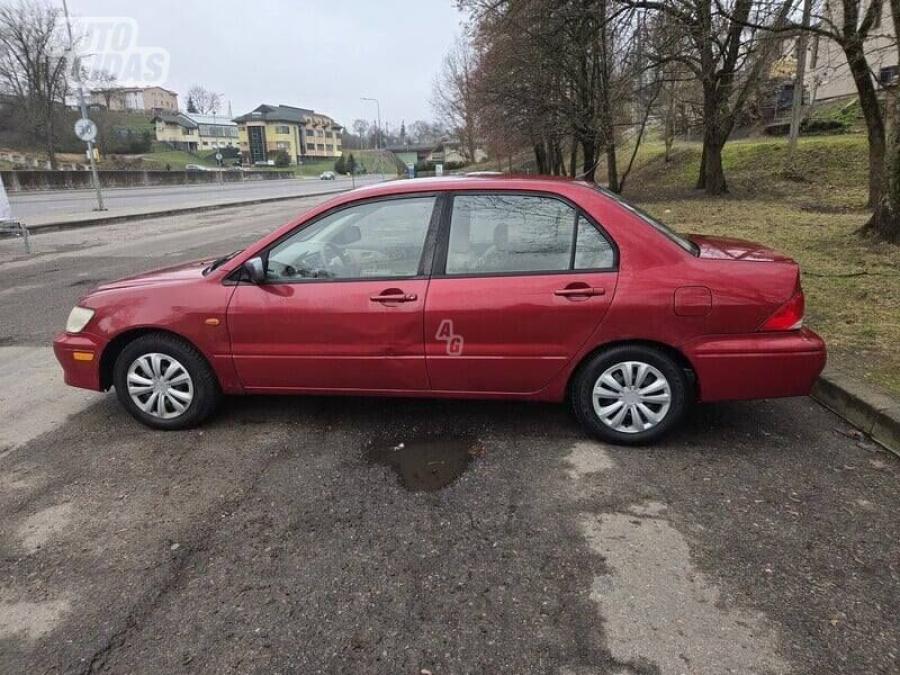 Red Mitsubishi Lancer 2002 in Marijampole, with an engine capacity of 2.00 L and mileage of 194 thousand km for 1800 €, photo 5 on AUTOMOTO.COM.LV