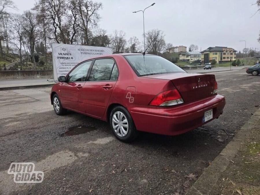 Red Mitsubishi Lancer 2002 in Marijampole, with an engine capacity of 2.00 L and mileage of 194 thousand km for 1800 €, photo 7 on AUTOMOTO.COM.LV
