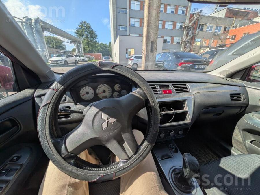 Red Mitsubishi Lancer 2007 in Riga, with an engine capacity of 1.60 L and mileage of 247 thousand km for 800 €, photo 4 on AUTOMOTO.COM.LV