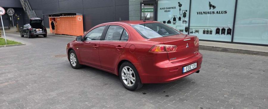 Red Mitsubishi Lancer 2009 in Vilnius, with an engine capacity of 1.80 L and mileage of 230 thousand km for 2150 €, photo 7 on AUTOMOTO.COM.LV