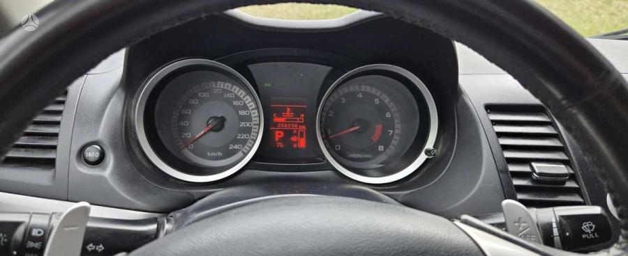 Red Mitsubishi Lancer 2009 in Vilnius, with an engine capacity of 1.80 L and mileage of 230 thousand km for 2150 €, photo 13 on AUTOMOTO.COM.LV