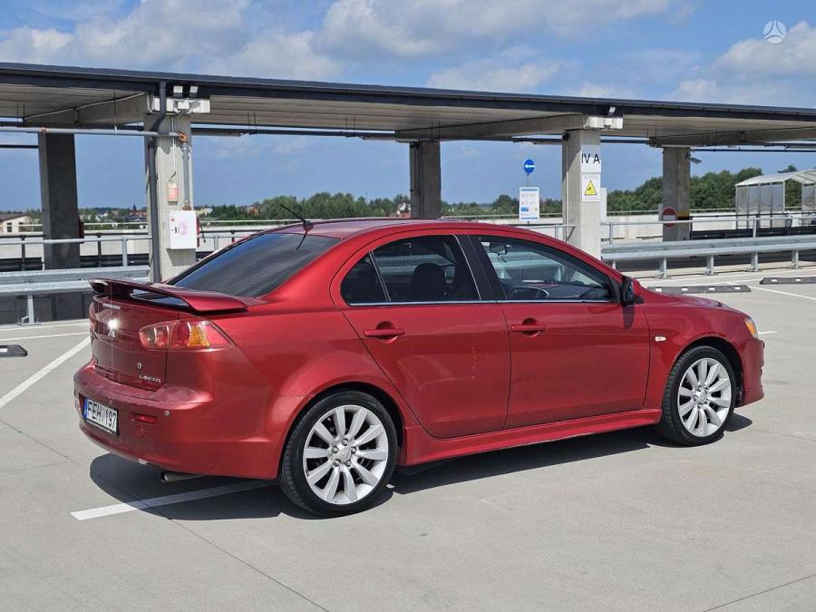 Red Mitsubishi Lancer 2010 in Vilnius, with an engine capacity of 1.80 L and mileage of 201 thousand km for 1850 €, photo 6 on AUTOMOTO.COM.LV