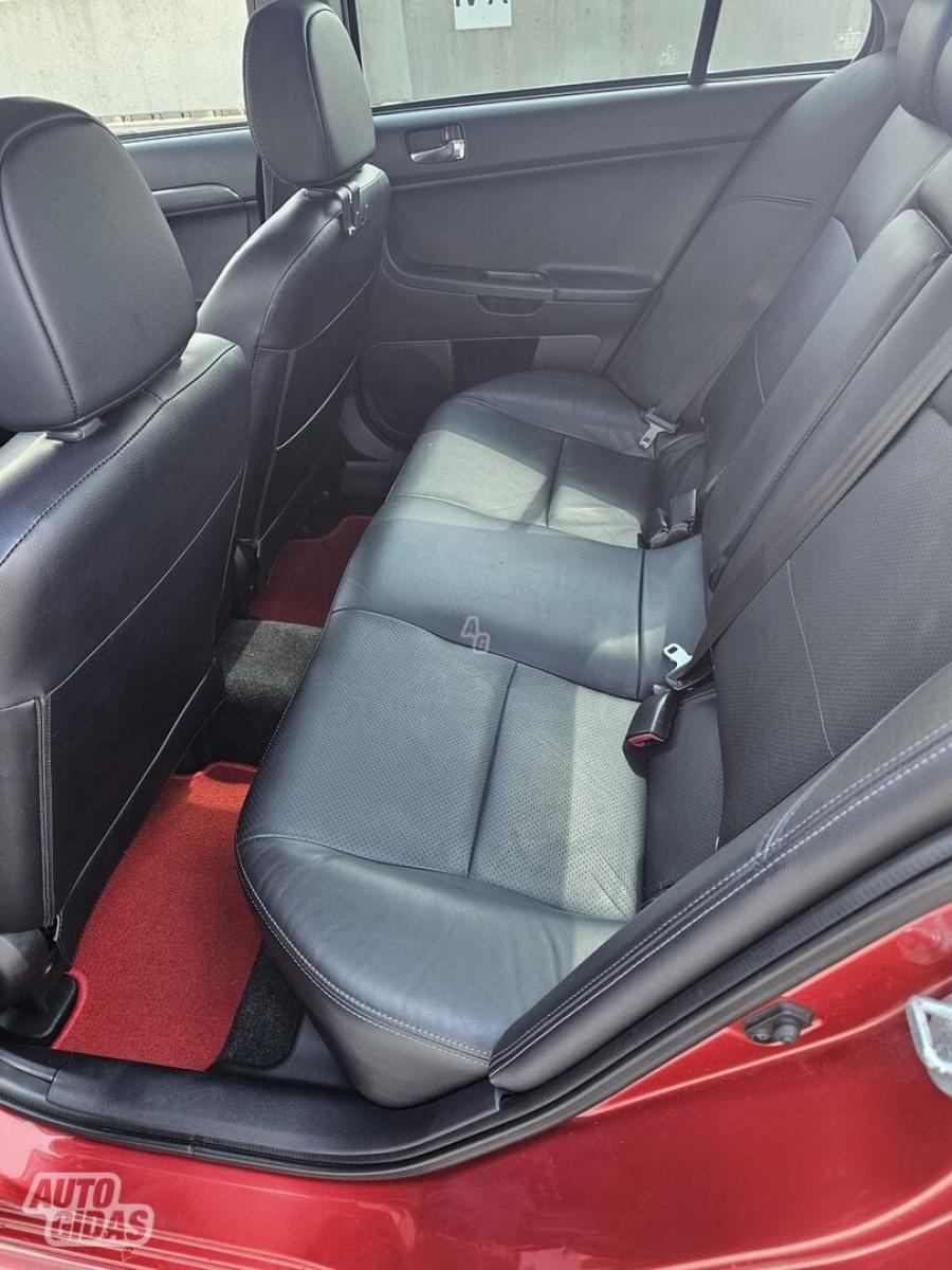 Red Mitsubishi Lancer 2010 in Vilnius, with an engine capacity of 1.80 L and mileage of 201 thousand km for 1850 €, photo 5 on AUTOMOTO.COM.LV