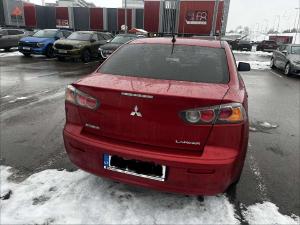 Red Mitsubishi Lancer 2014 in Vilnius, with an engine capacity of 1.59 L and mileage of 147 thousand km for 3800 €, photo 4 on AUTOMOTO.COM.LV