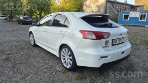 White Mitsubishi Lancer 2009 in Liepaja, with an engine capacity of 1.80 L and mileage of 231 thousand km for 2600 €, photo 6 on AUTOMOTO.COM.LV
