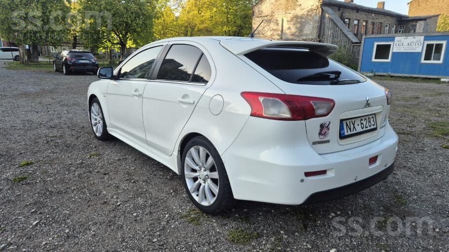 White Mitsubishi Lancer 2009 in Liepaja, with an engine capacity of 1.80 L and mileage of 231 thousand km for 2600 €, photo 6 on AUTOMOTO.COM.LV