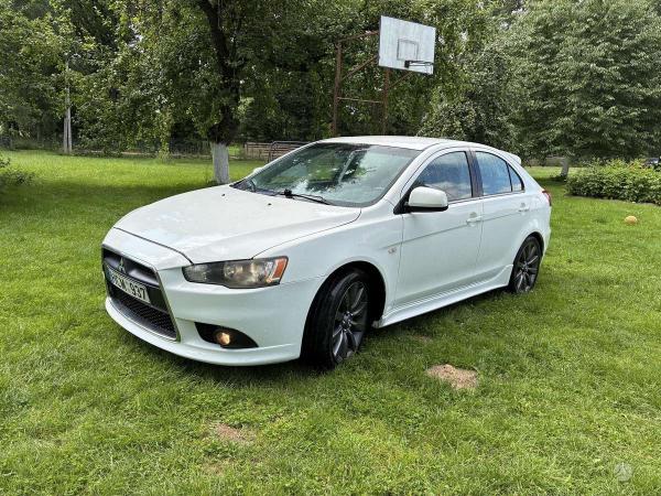 White Mitsubishi Lancer 2009 in Vilnius, with an engine capacity of 1.80 L and mileage of 198 thousand km for 2750 €, photo 1 on AUTOMOTO.COM.LV