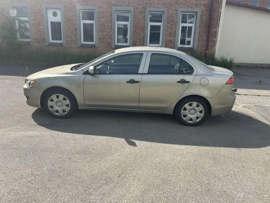 Yellow Mitsubishi Lancer 2009 in Vilnius, with an engine capacity of 1.50 L and mileage of 280 thousand km for 2100 €, photo 1 on AUTOMOTO.COM.LV