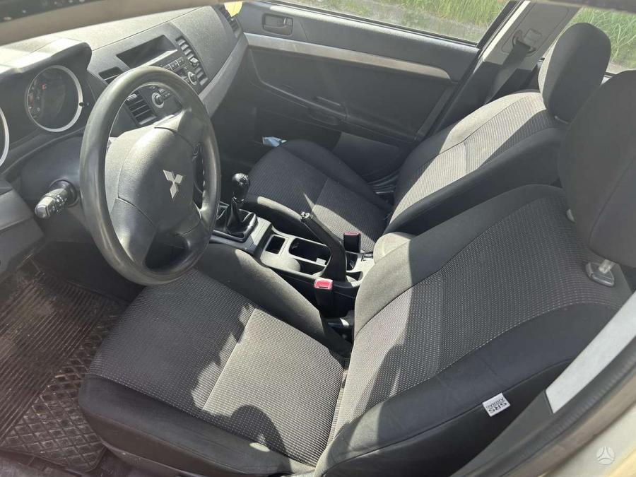 Yellow Mitsubishi Lancer 2009 in Vilnius, with an engine capacity of 1.50 L and mileage of 280 thousand km for 2100 €, photo 12 on AUTOMOTO.COM.LV