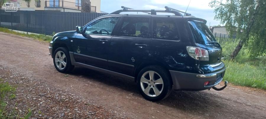 Melns Mitsubishi Outlander 2003 Viļņa, ar dzinēja tilpumu 2.00 L un nobraukumu 128 tūkst. km par 3950 €, foto 8 vietnē AUTOMOTO.COM.LV
