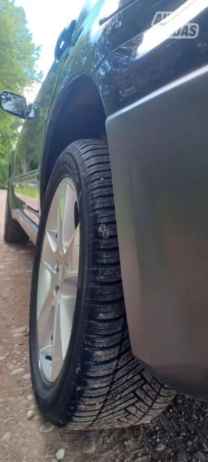 Melns Mitsubishi Outlander 2003 Viļņa, ar dzinēja tilpumu 2.00 L un nobraukumu 128 tūkst. km par 3950 €, foto 16 vietnē AUTOMOTO.COM.LV