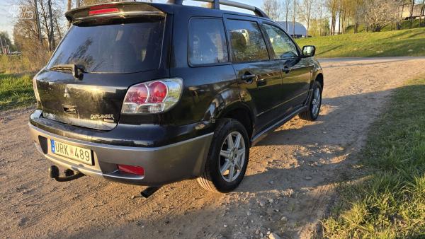 Melns Mitsubishi Outlander 2004 Kauņa, ar dzinēja tilpumu 2.40 L un nobraukumu 210 tūkst. km par 2400 €, foto 6 vietnē AUTOMOTO.COM.LV