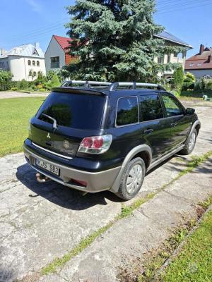 Black Mitsubishi Outlander 2004 in Klaipeda, with an engine capacity of 2.00 L and mileage of 285 thousand km for 1500 €, photo 6 on AUTOMOTO.COM.LV