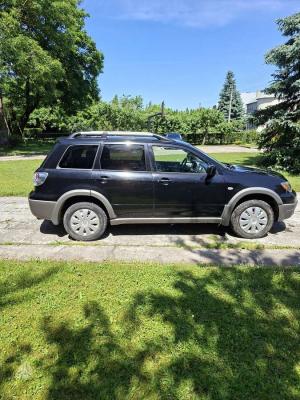 Black Mitsubishi Outlander 2004 in Klaipeda, with an engine capacity of 2.00 L and mileage of 285 thousand km for 1500 €, photo 7 on AUTOMOTO.COM.LV