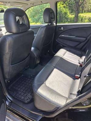Black Mitsubishi Outlander 2004 in Klaipeda, with an engine capacity of 2.00 L and mileage of 285 thousand km for 1500 €, photo 13 on AUTOMOTO.COM.LV