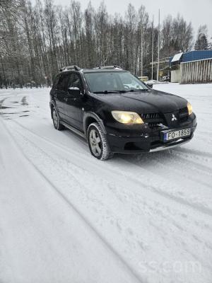 Melns Mitsubishi Outlander 2005 Gulbene, ar dzinēja tilpumu 2.40 L un nobraukumu 304 tūkst. km par 2050 €, foto 2 vietnē AUTOMOTO.COM.LV