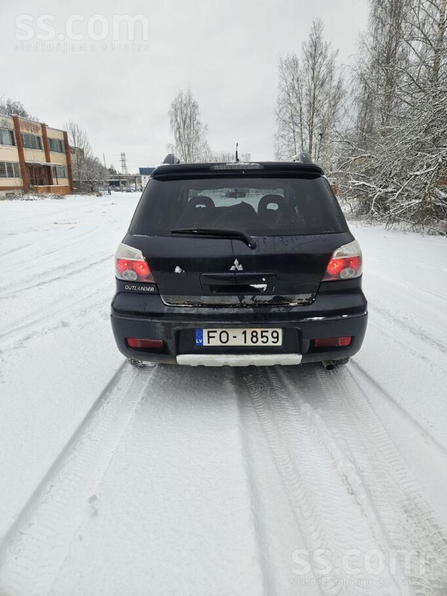 Melns Mitsubishi Outlander 2005 Gulbene, ar dzinēja tilpumu 2.40 L un nobraukumu 304 tūkst. km par 2050 €, foto 5 vietnē AUTOMOTO.COM.LV