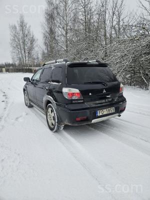 Melns Mitsubishi Outlander 2005 Gulbene, ar dzinēja tilpumu 2.40 L un nobraukumu 304 tūkst. km par 2050 €, foto 6 vietnē AUTOMOTO.COM.LV