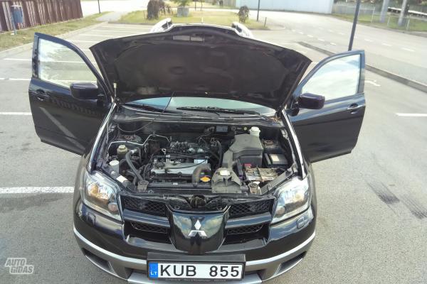 Melns Mitsubishi Outlander 2005 Marijampole, ar dzinēja tilpumu 2.00 L un nobraukumu 291 tūkst. km par 1500 €, foto 6 vietnē AUTOMOTO.COM.LV