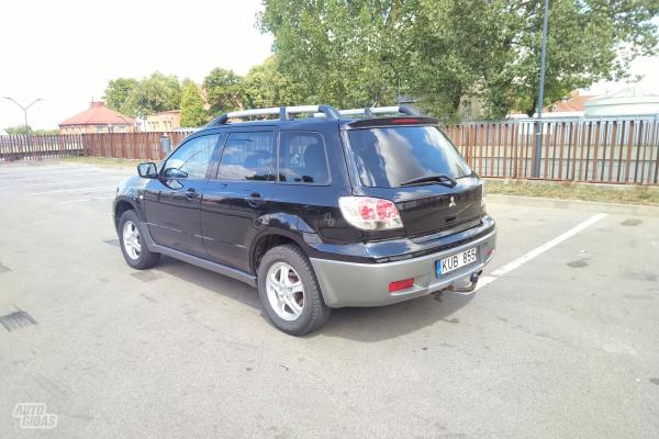 Melns Mitsubishi Outlander 2005 Marijampole, ar dzinēja tilpumu 2.00 L un nobraukumu 291 tūkst. km par 1500 €, foto 7 vietnē AUTOMOTO.COM.LV