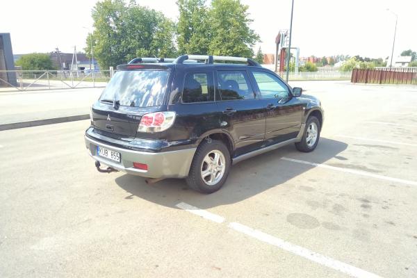 Melns Mitsubishi Outlander 2005 Marijampole, ar dzinēja tilpumu 2.00 L un nobraukumu 291 tūkst. km par 1500 €, foto 8 vietnē AUTOMOTO.COM.LV