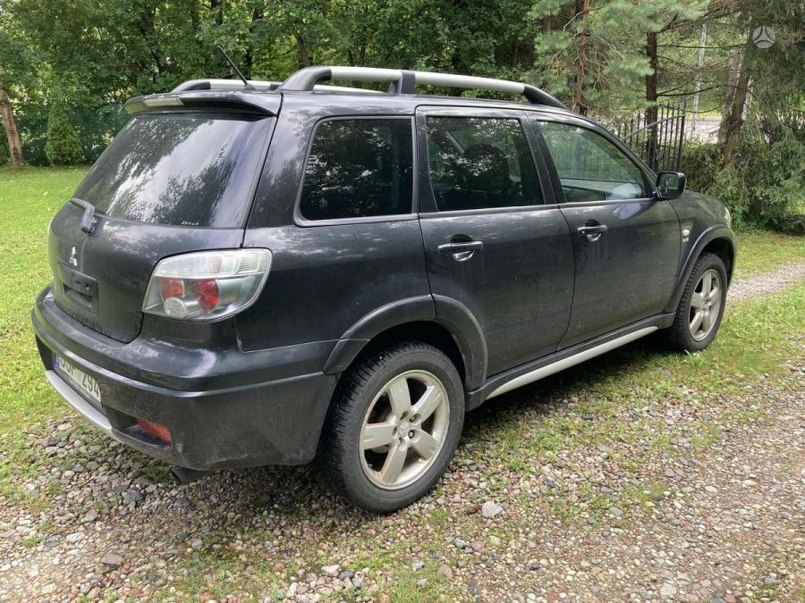 Melns Mitsubishi Outlander 2005 Viļņa, ar dzinēja tilpumu 2.00 L un nobraukumu 260 tūkst. km par 800 €, foto 5 vietnē AUTOMOTO.COM.LV