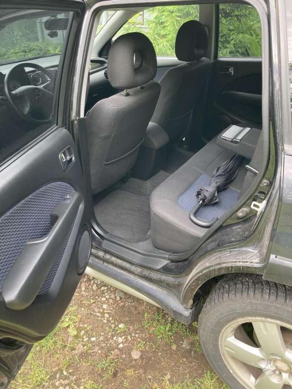 Black Mitsubishi Outlander 2005 in Vilnius, with an engine capacity of 2.00 L and mileage of 260 thousand km for 800 €, photo 10 on AUTOMOTO.COM.LV