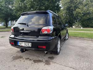 Black Mitsubishi Outlander 2005 in Cesis, with an engine capacity of 2.00 L and mileage of 162 thousand km for 4490 €, photo 3 on AUTOMOTO.COM.LV