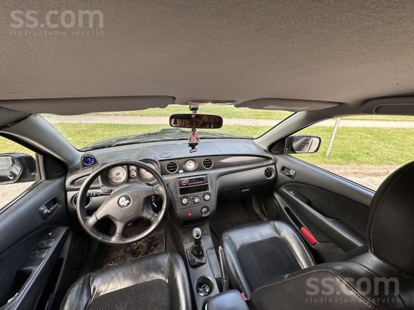 Black Mitsubishi Outlander 2005 in Cesis, with an engine capacity of 2.00 L and mileage of 162 thousand km for 4490 €, photo 3 on AUTOMOTO.COM.LV